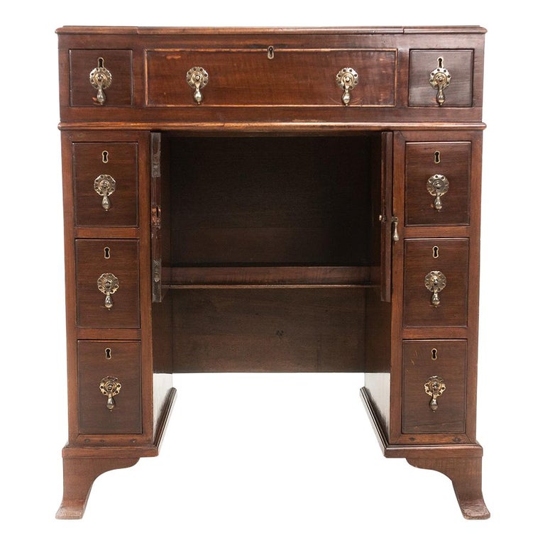 19th Century Antique Mahogany Kneehole Desk For Sale at 1stDibs