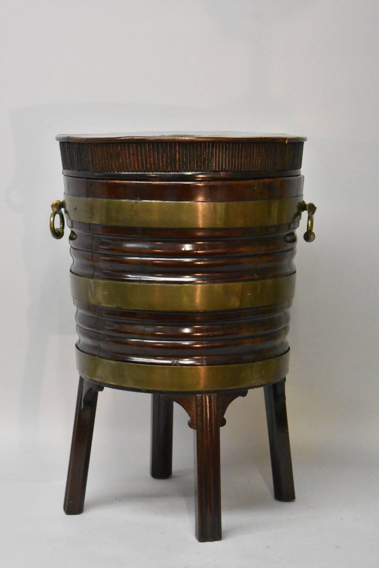 19th Century Antique Mahogany Wine Cellarette with Lid For Sale at 1stDibs