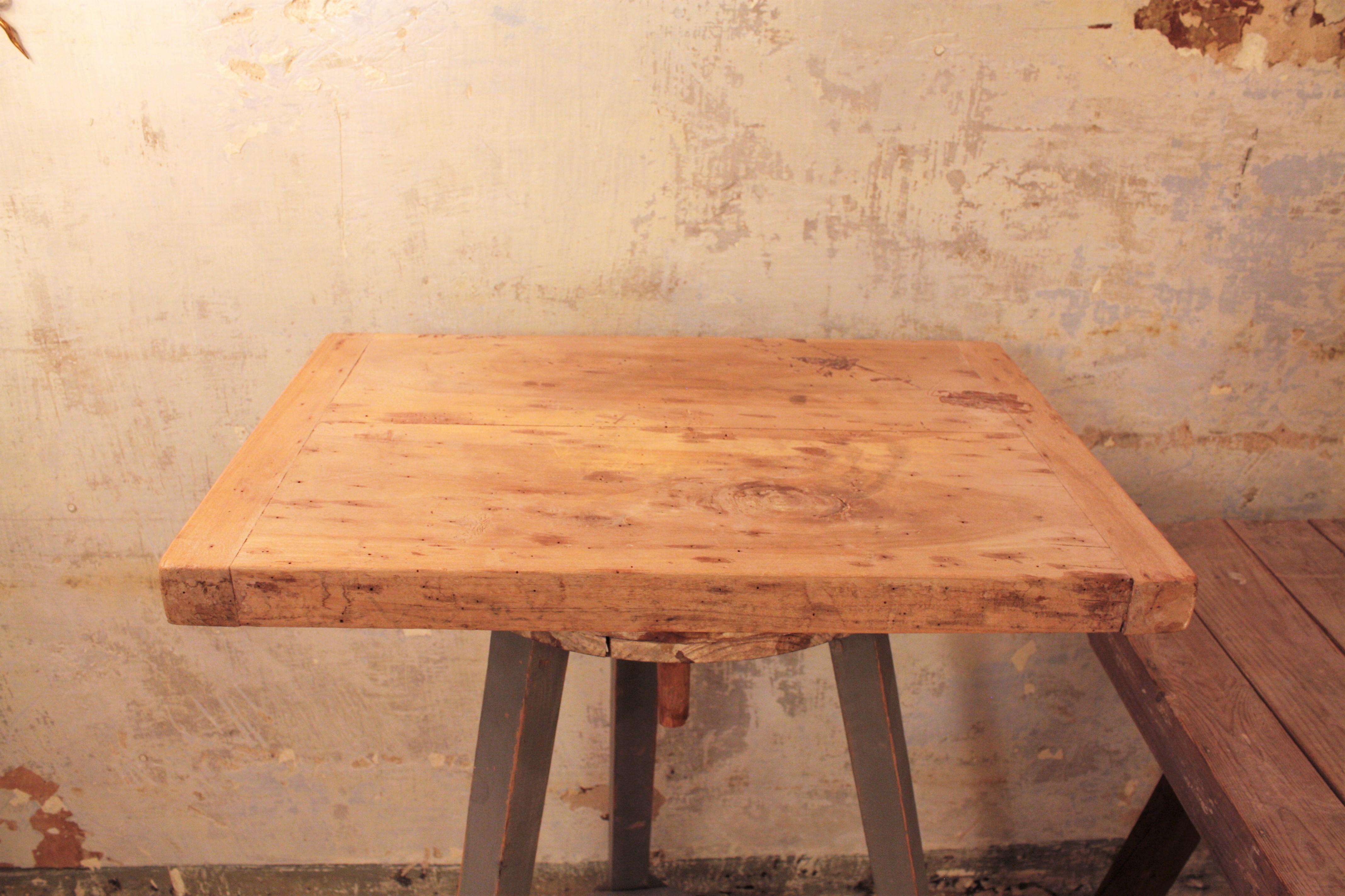 Sculpture Stand in Grey Patinaned Wood, 19th Century For Sale at ...