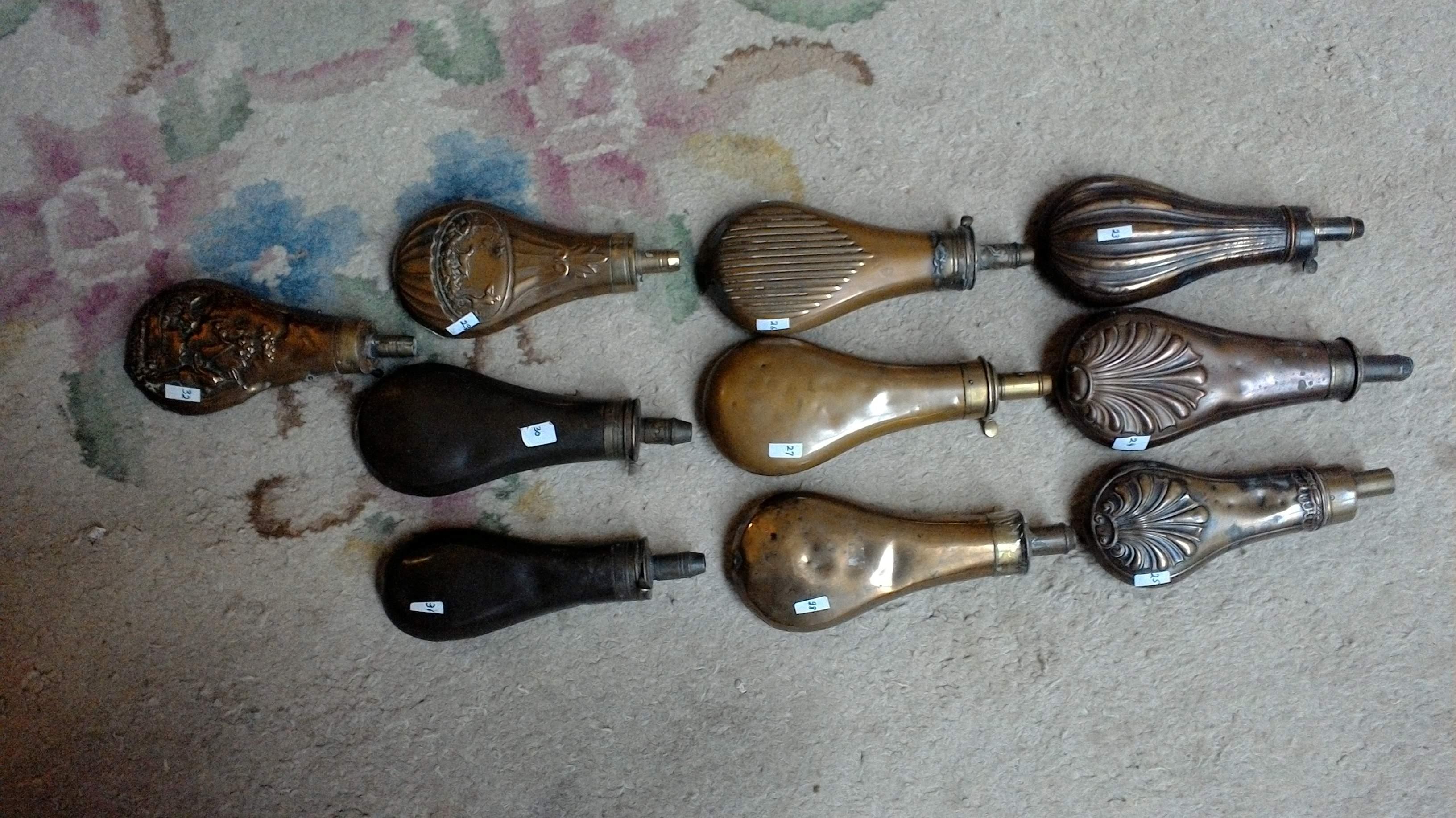 19th century Antiques powder and shot flasks For Sale at 1stDibs