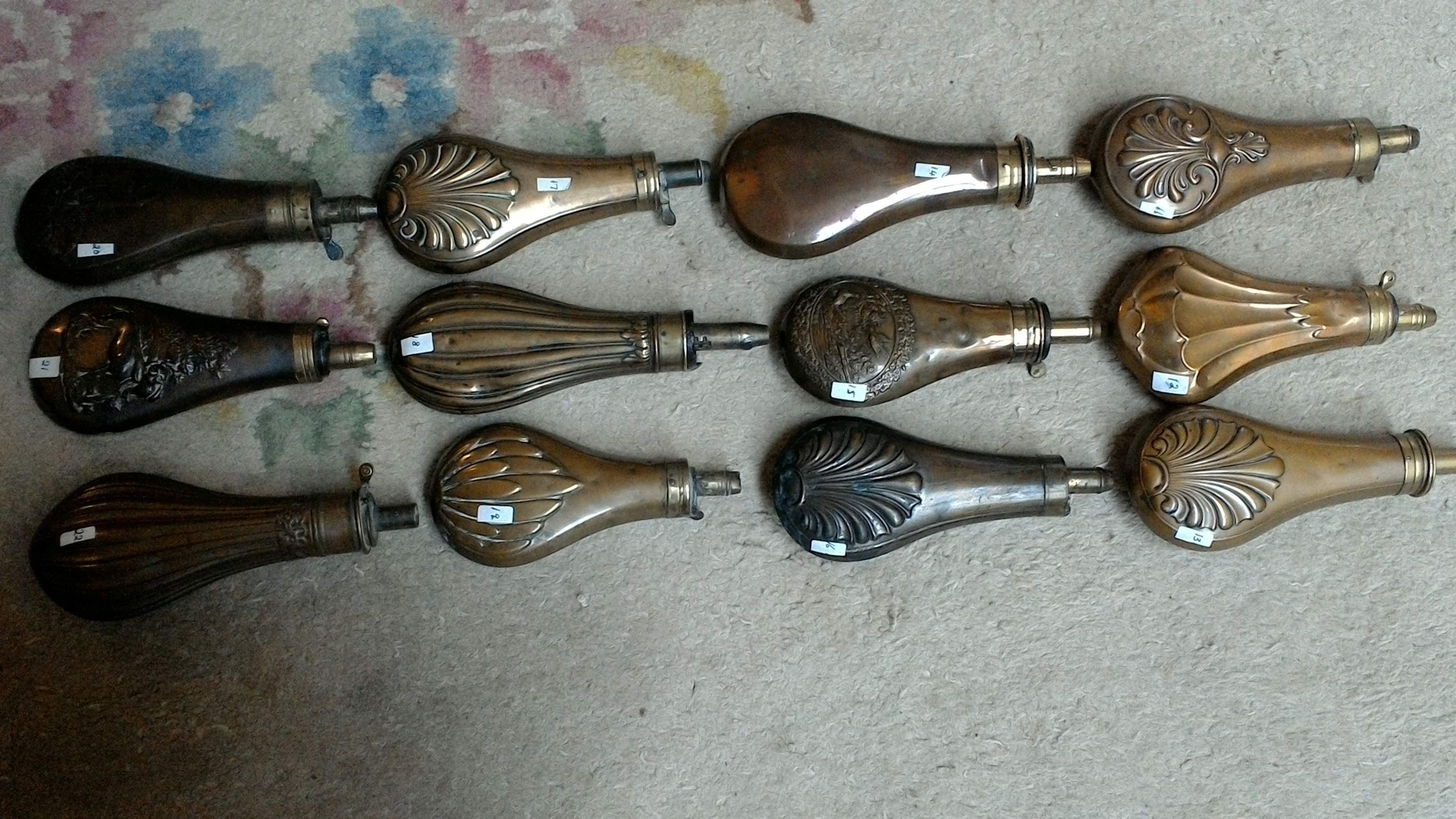 19th century Antiques powder and shot flasks For Sale at 1stDibs