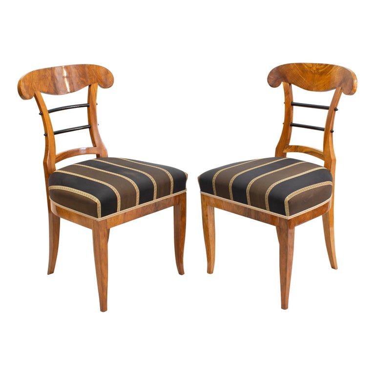 19th Century Biedermeier Walnut Pair of Shovel Chairs For Sale at 1stDibs