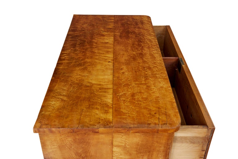19th Century Bird’S-Eye Maple Chest of Drawers For Sale at 1stDibs