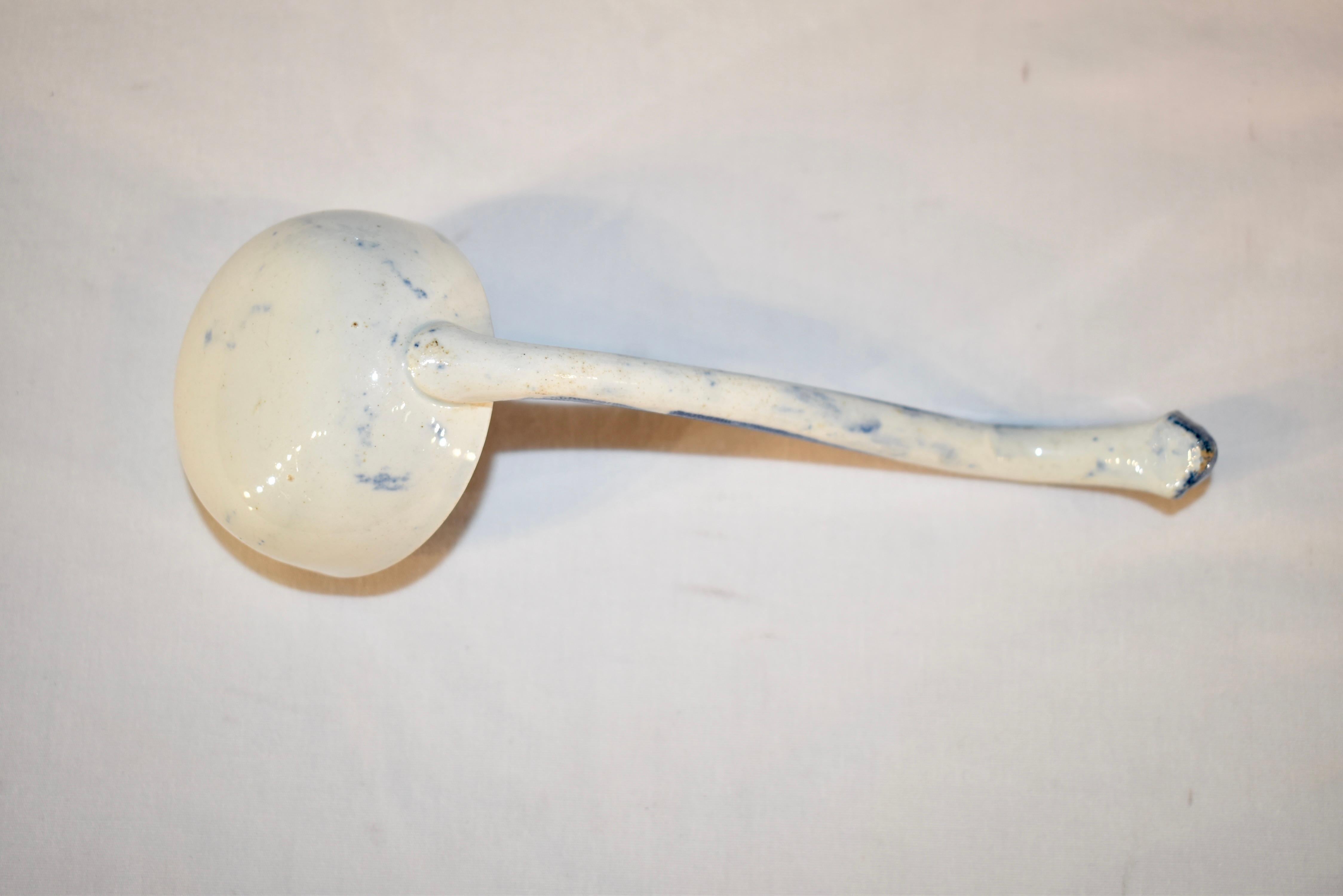 19th Century Blue Willow Sauce Tureen and Ladle For Sale at 1stDibs