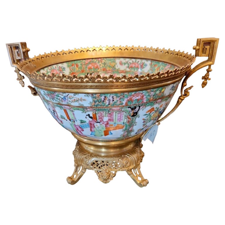 19th Century Bronze-Mounted Rose Medallion Center Piece For Sale at 1stDibs