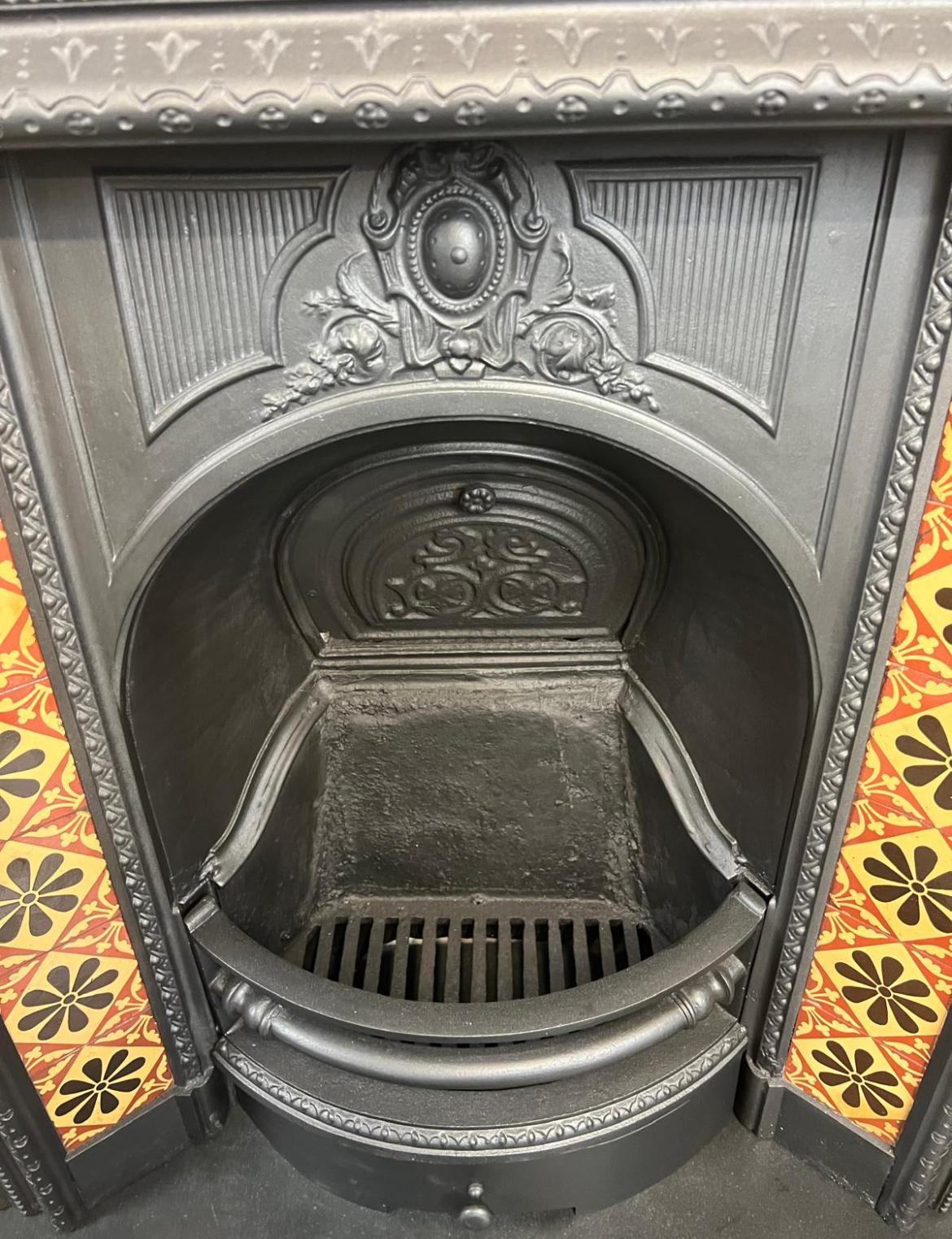 19th Century Cast Iron Tiled Fireplace Insert For Sale at 1stDibs