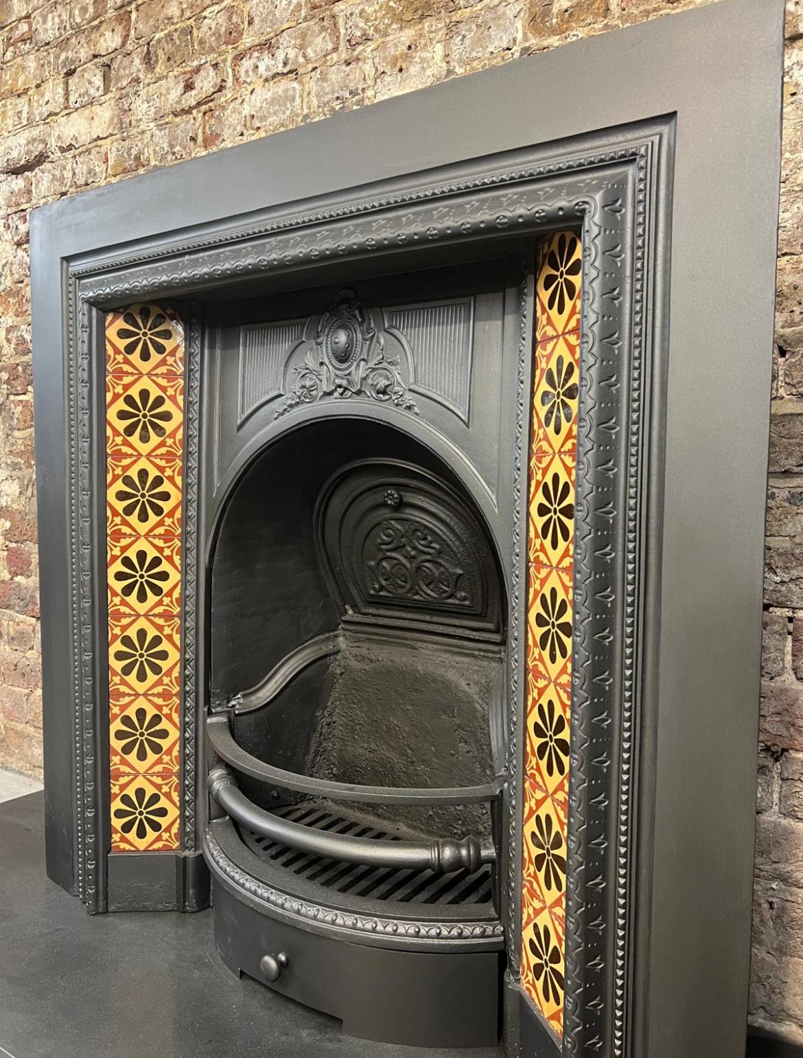 19th Century Cast Iron Tiled Fireplace Insert For Sale at 1stDibs