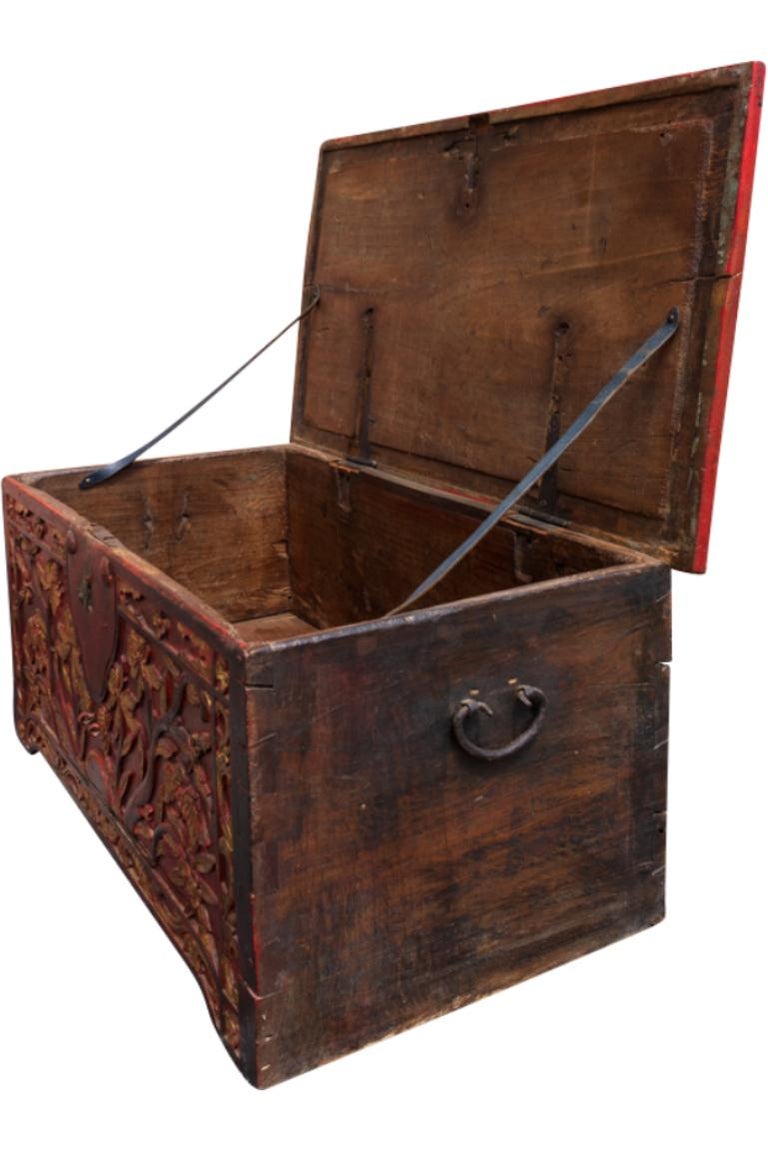 19th Century Chinese Traveling Trunk For Sale at 1stDibs