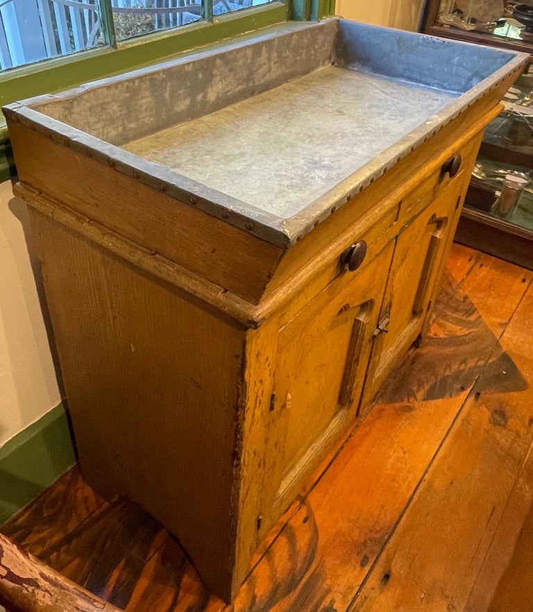 19th Century Dry Sink with Zinc Top and Mustard Paint For Sale at 1stDibs