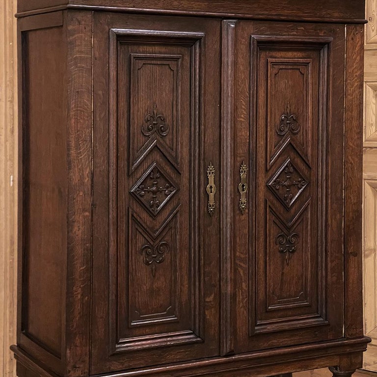 19th Century Dutch Raised Cabinet For Sale at 1stDibs