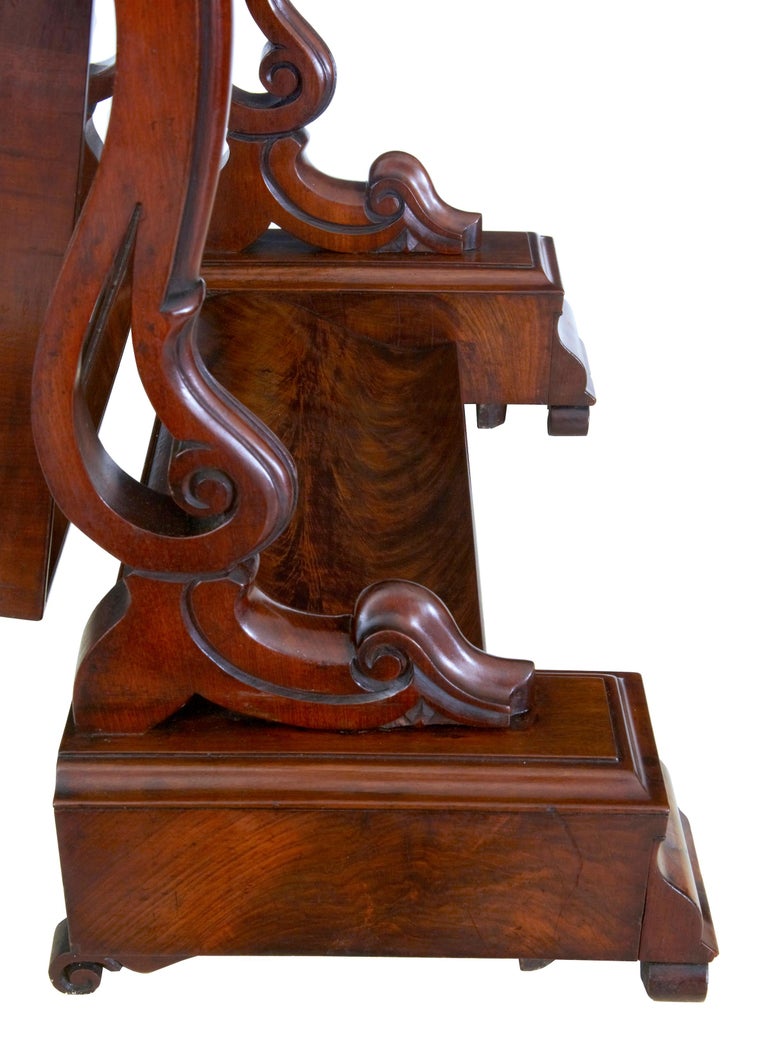 19th Century Early Victorian Mahogany Vanity Mirror For Sale at 1stDibs