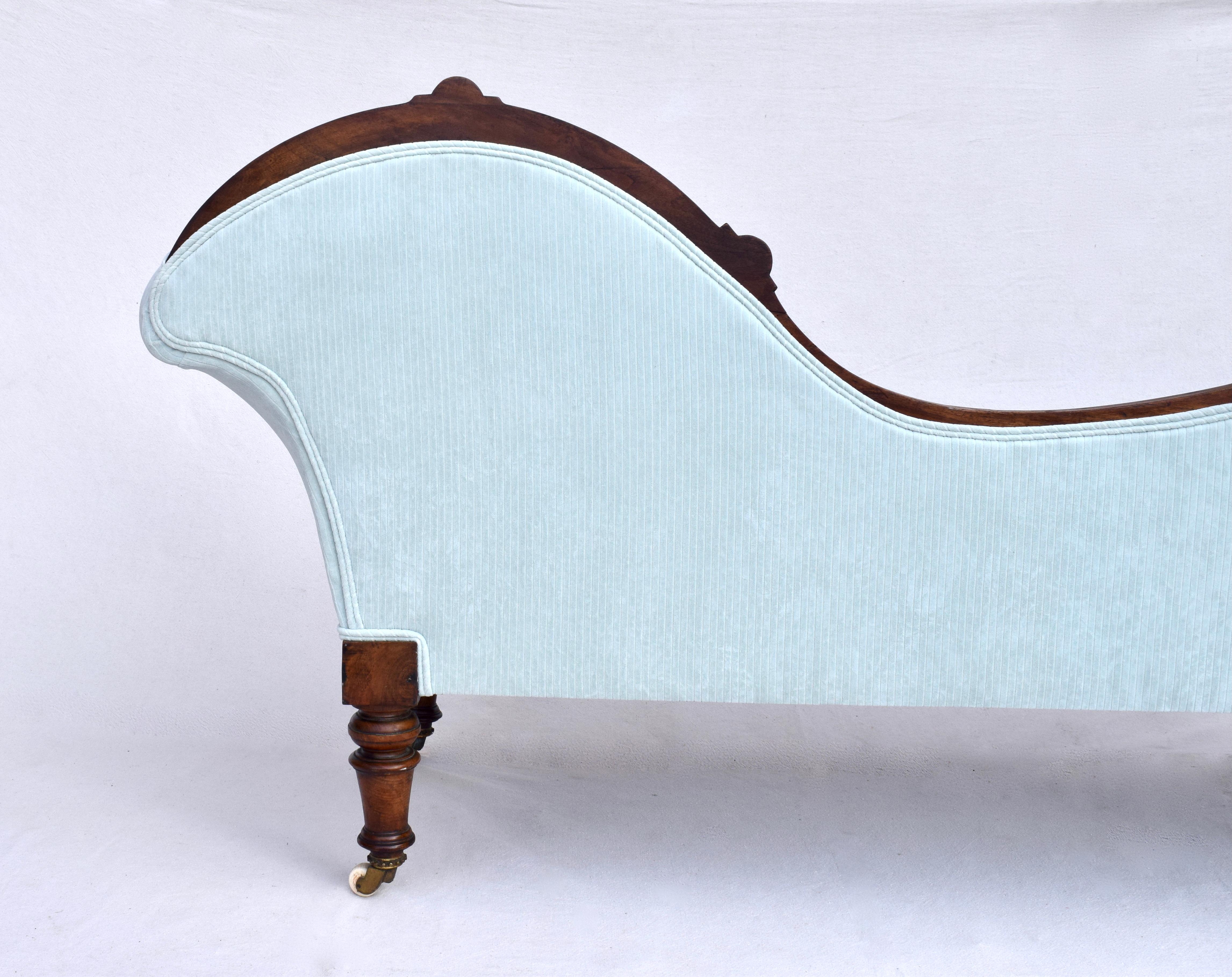 19th Century Empire Meridienne or Recamier in Carved Mahogany With ...