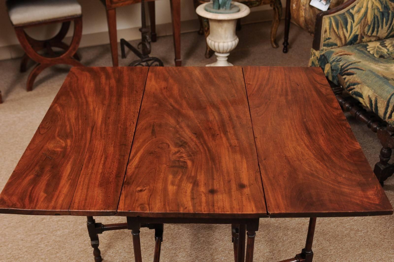 19th Century English Mahogany Spider Leg Drop-Leaf Table at 1stDibs