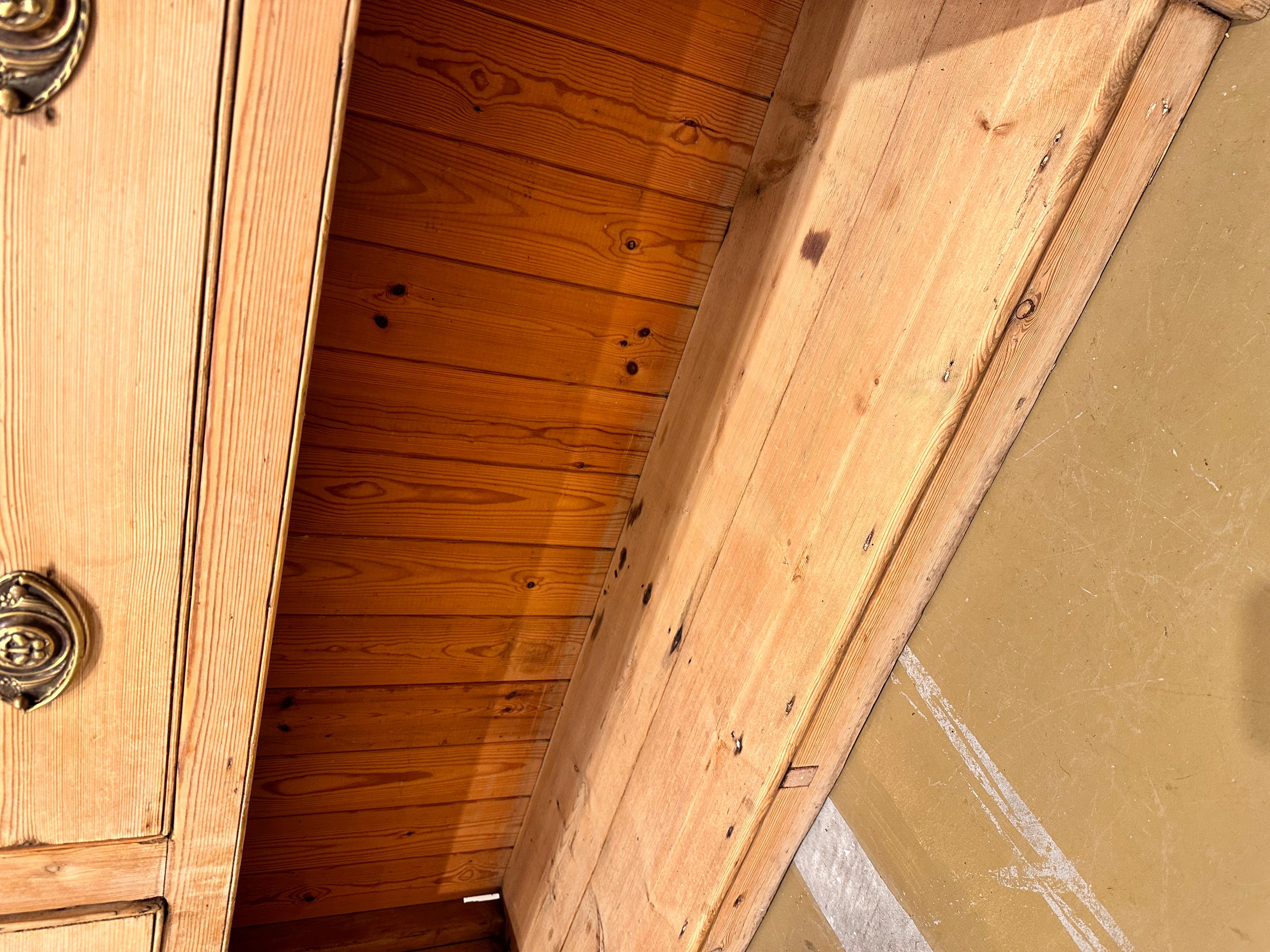 19th Century English Pine Dressing Base For Sale at 1stDibs