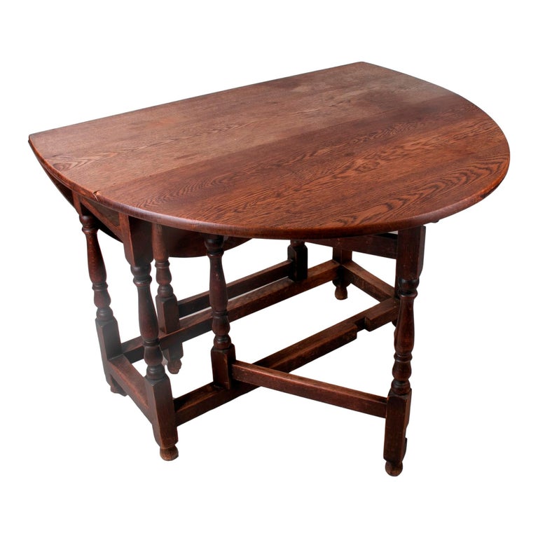 19th Century English Spindle Leg Winged Wooden Table For Sale at 1stDibs