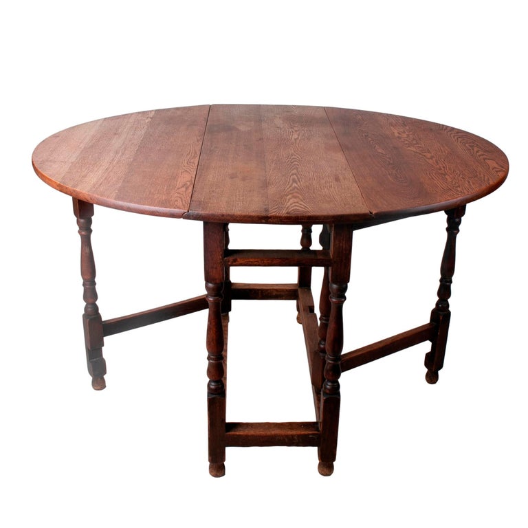 19th Century English Spindle Leg Winged Wooden Table For Sale at 1stDibs