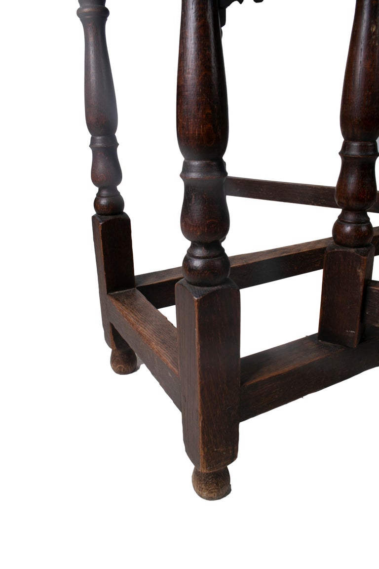 19th Century English Spindle Leg Winged Wooden Table For Sale at 1stDibs