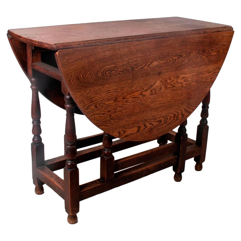 19th Century English Spindle Leg Winged Wooden Table For Sale at 1stDibs