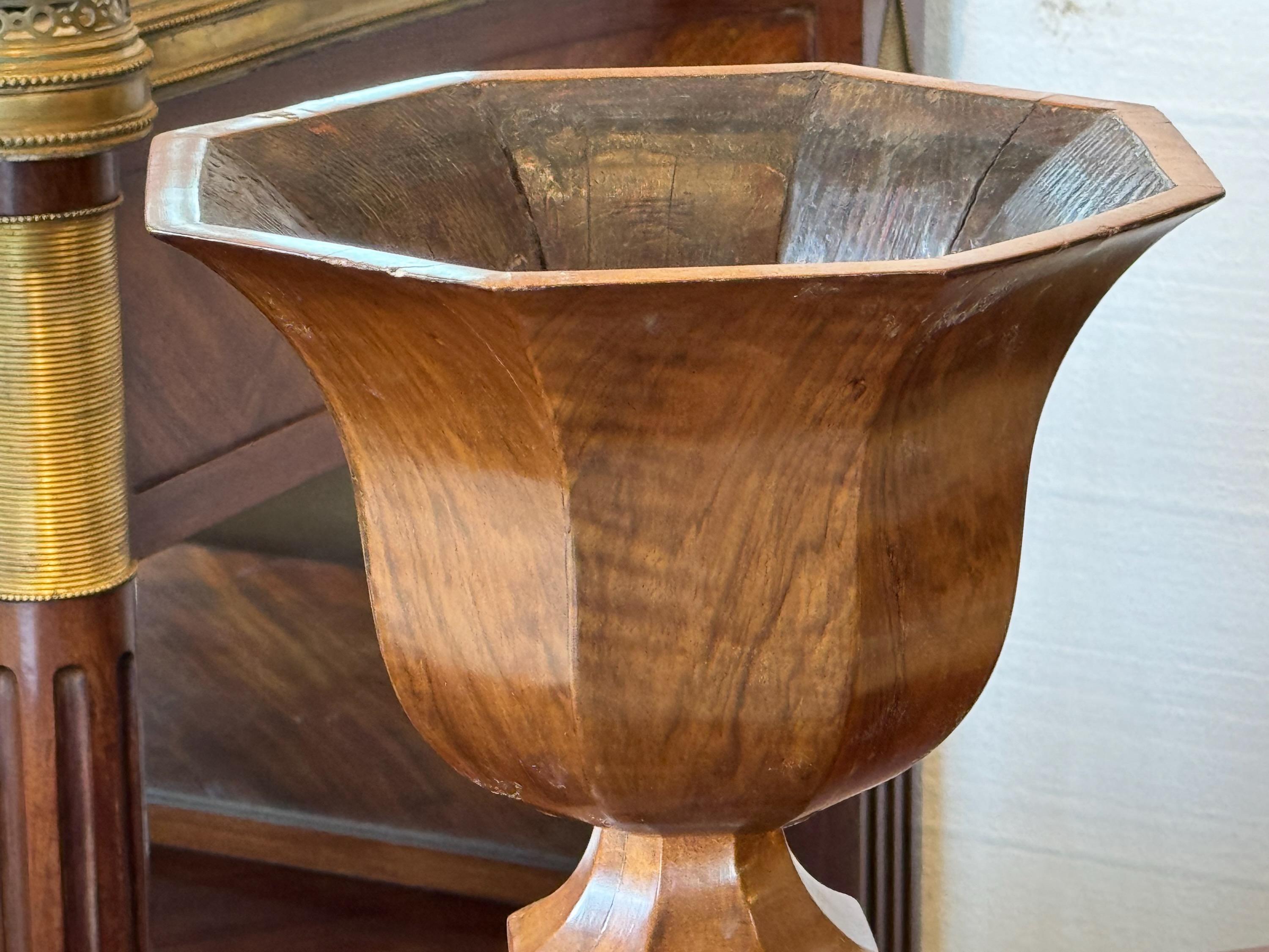 19th Century English Wood Urn For Sale at 1stDibs