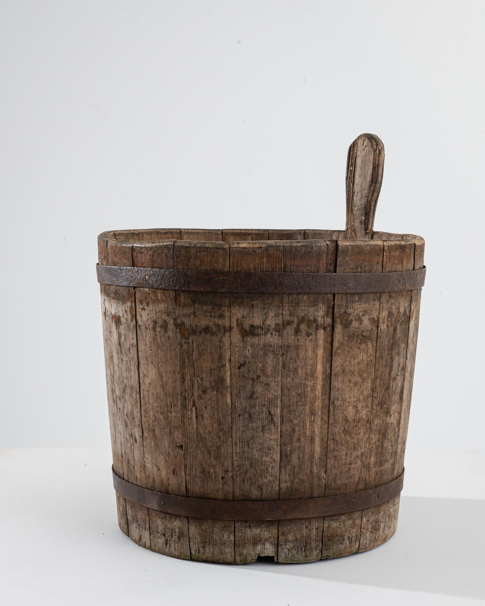 19th Century European Wooden Bucket For Sale at 1stDibs