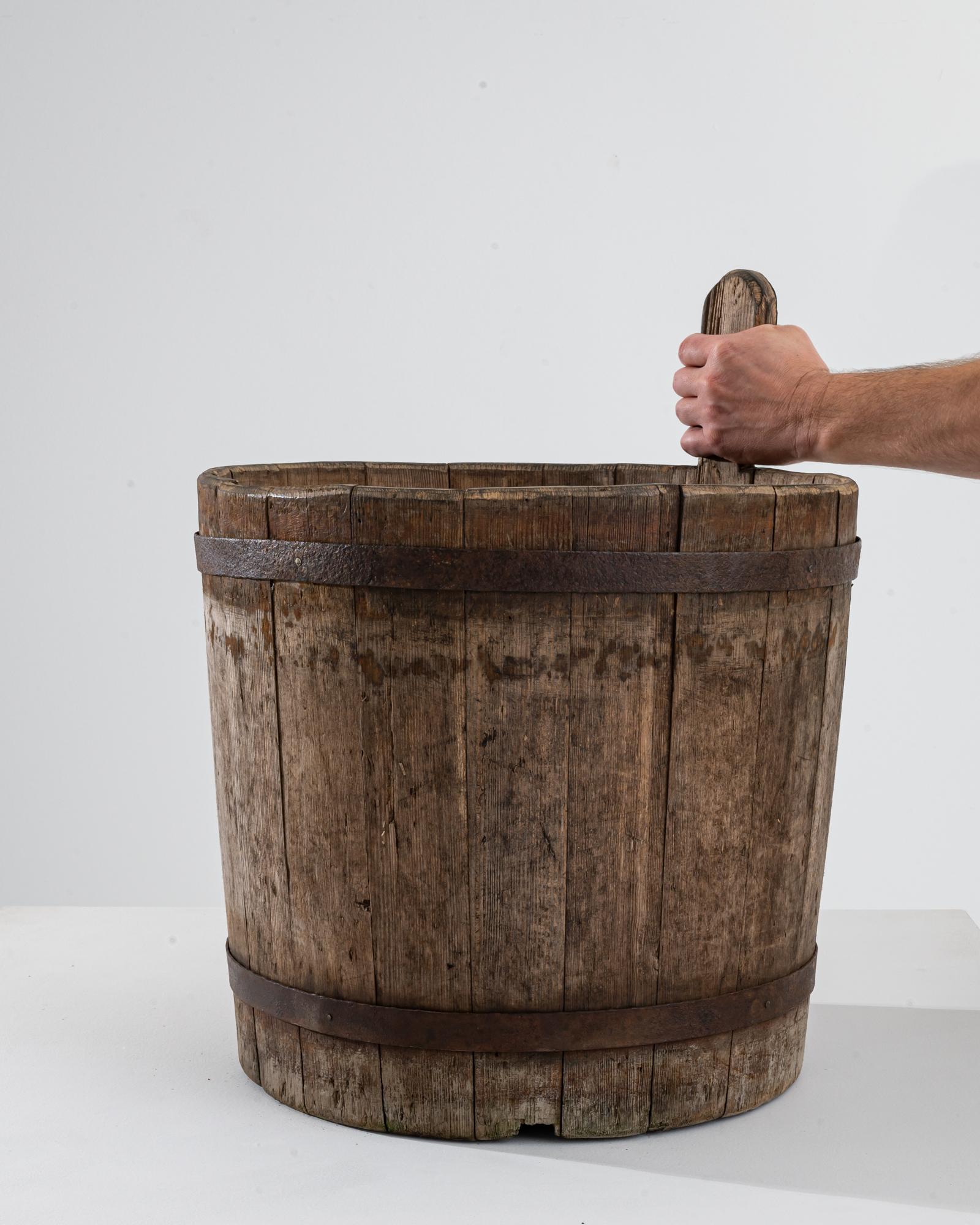 19th Century European Wooden Bucket For Sale at 1stDibs