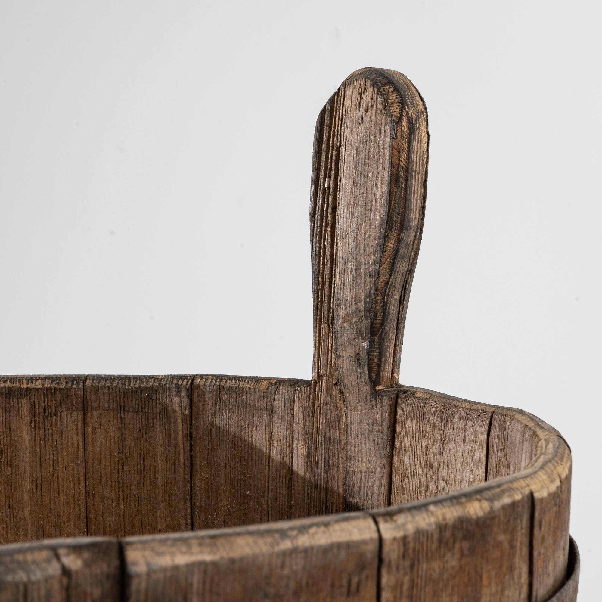 19th Century European Wooden Bucket For Sale at 1stDibs