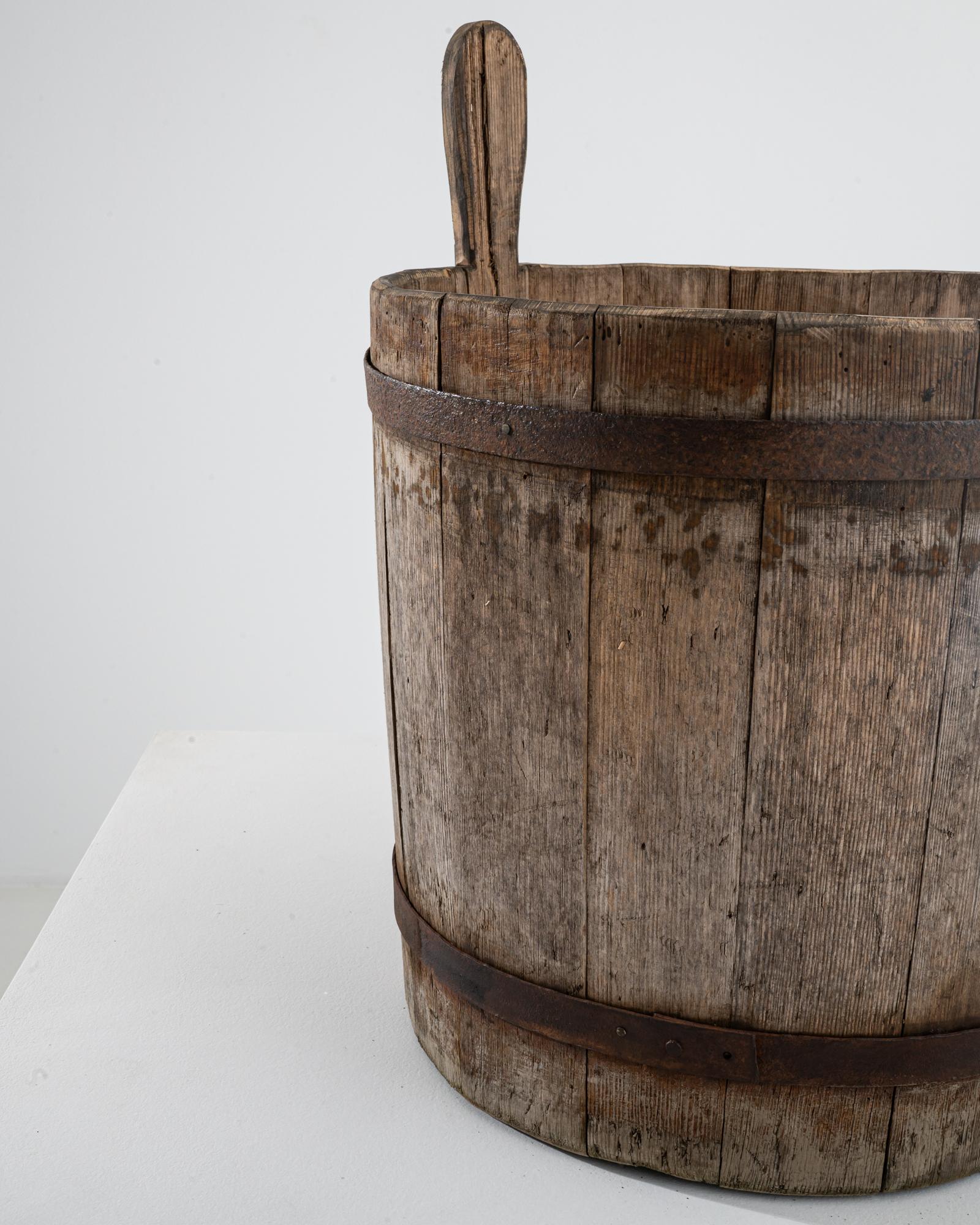19th Century European Wooden Bucket For Sale at 1stDibs
