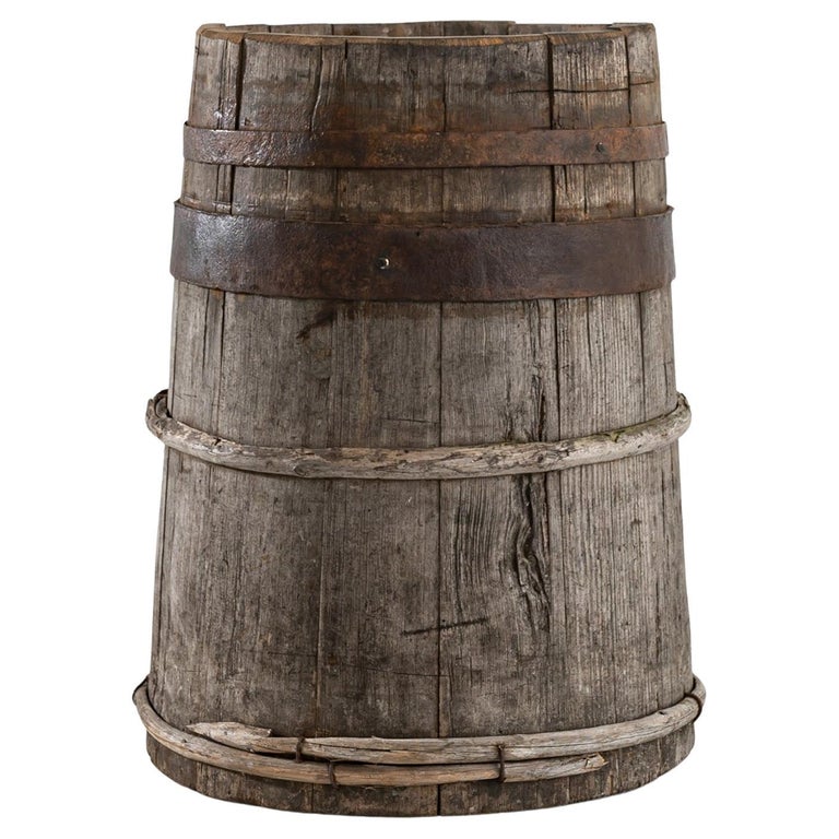 19th Century European Wooden Bucket For Sale at 1stDibs