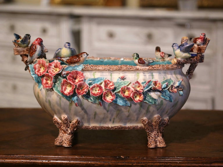 Jardinière Barbotine en faïence française du 19ème siècle avec motifs d ...