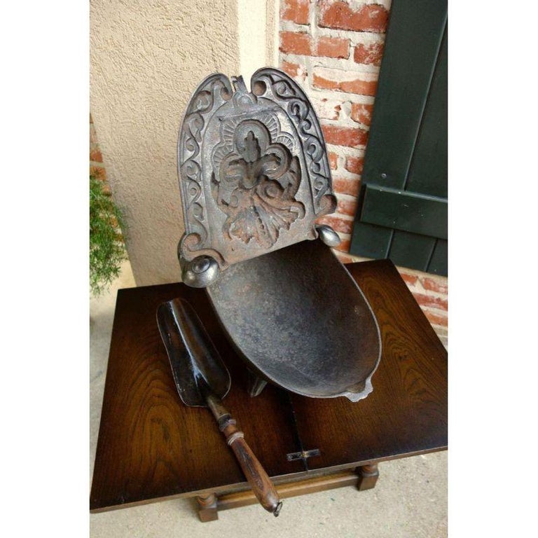 19th Century French Gothic Victorian Cast Iron Fireplace Coal Hod ...