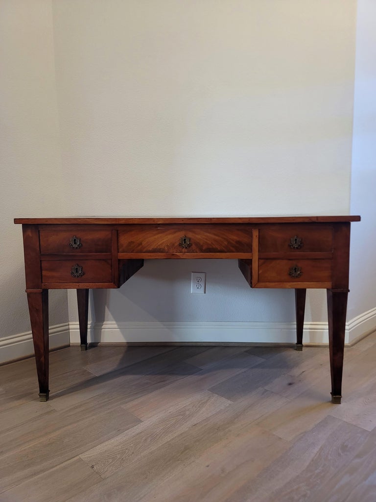 19th Century French Mahogany Writing Desk For Sale at 1stDibs