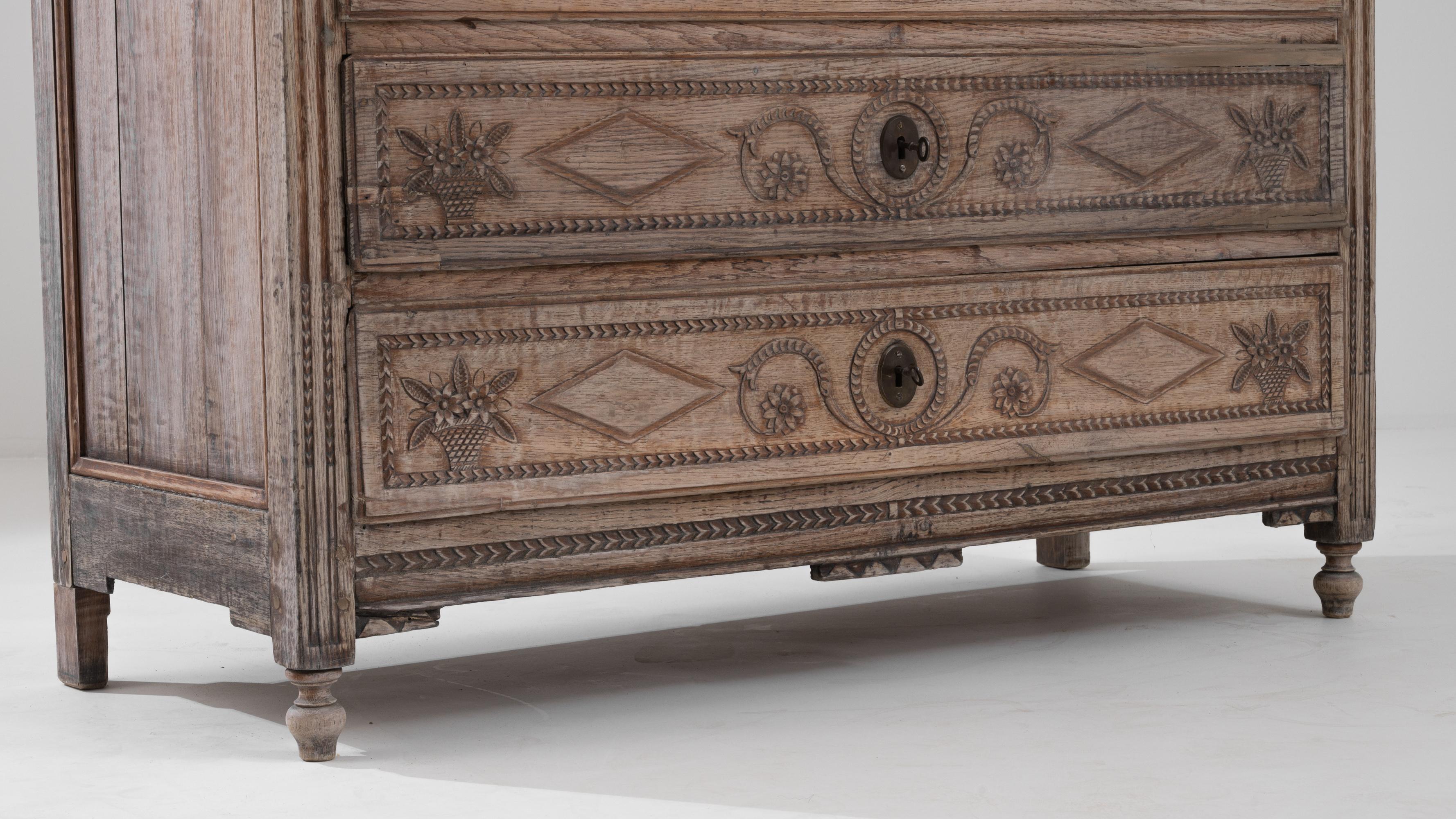 19th Century French Oak Commode For Sale at 1stDibs
