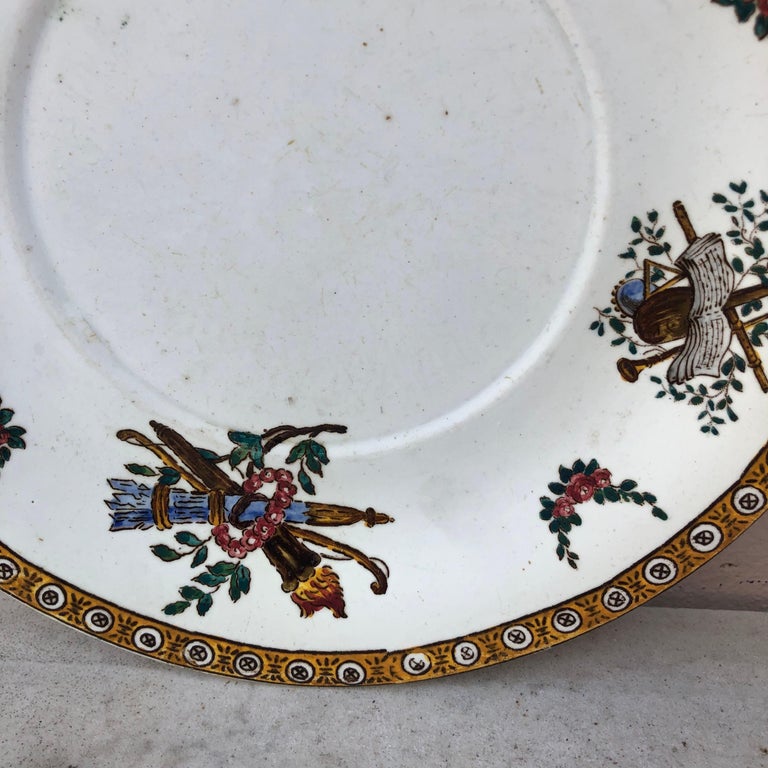 19th Century French Plate Gien For Sale at 1stDibs