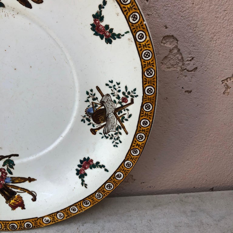 19th Century French Plate Gien For Sale at 1stDibs