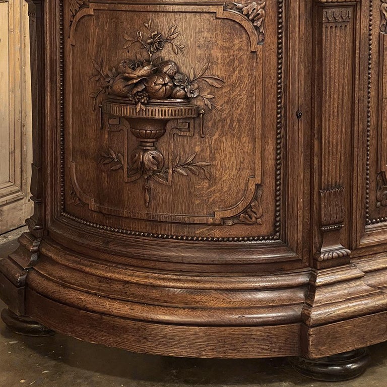 19th Century French Renaissance Buffet with Rounded Sides For Sale at ...