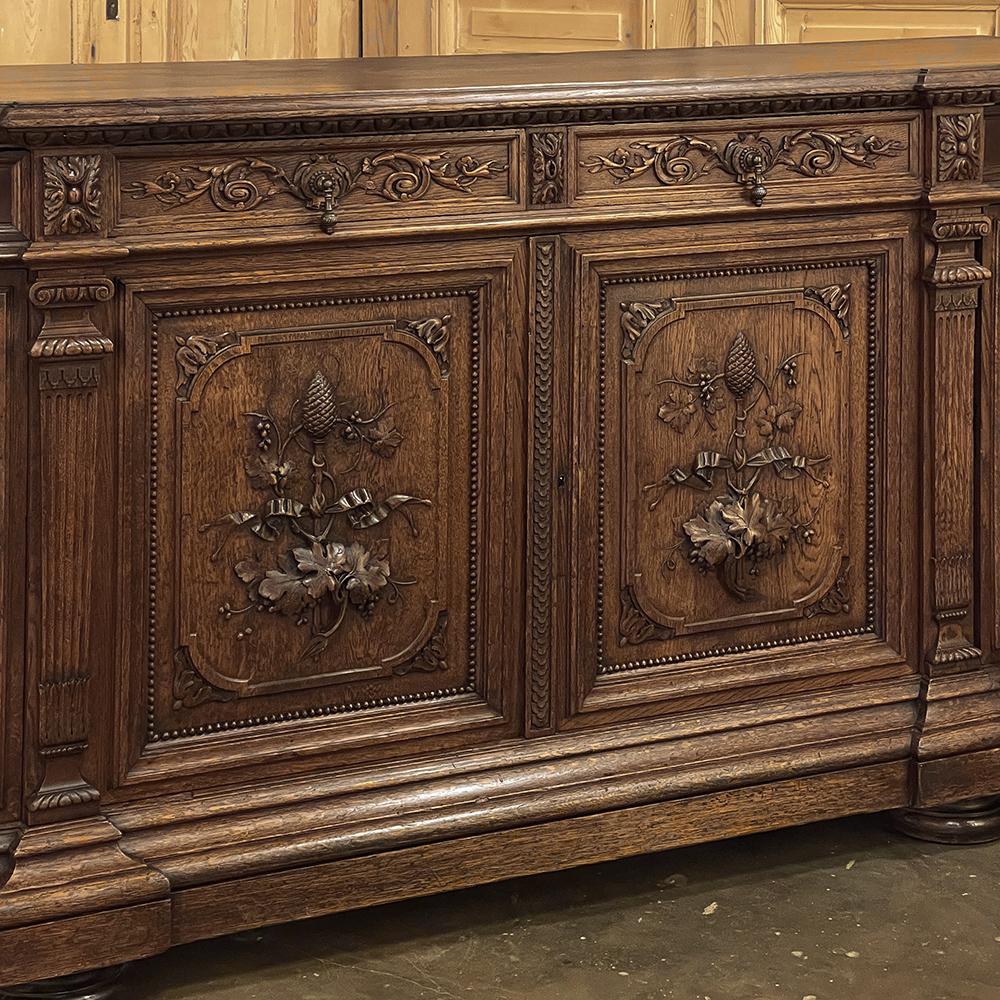 19th Century French Renaissance Buffet with Rounded Sides For Sale at ...