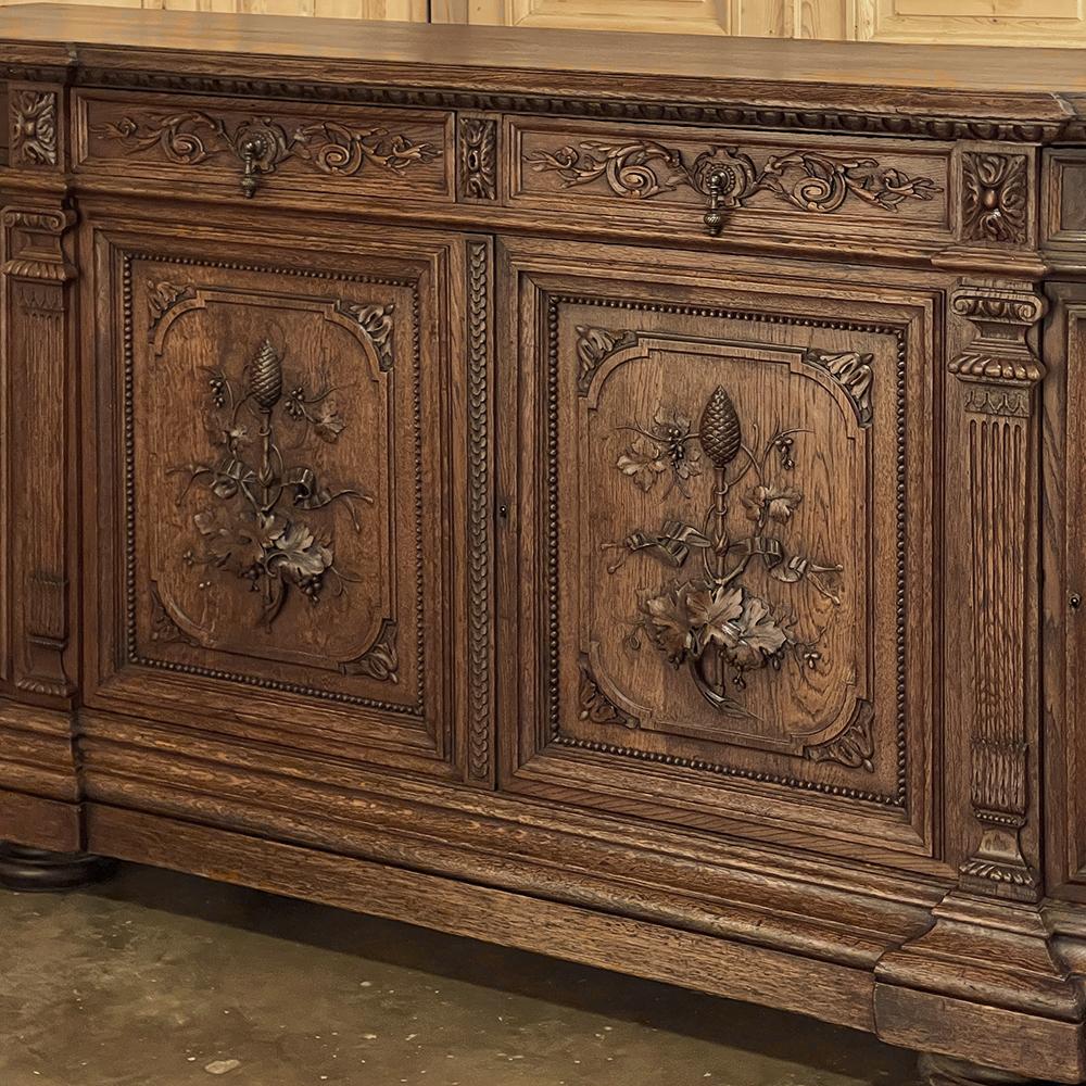 19th Century French Renaissance Buffet with Rounded Sides For Sale at ...