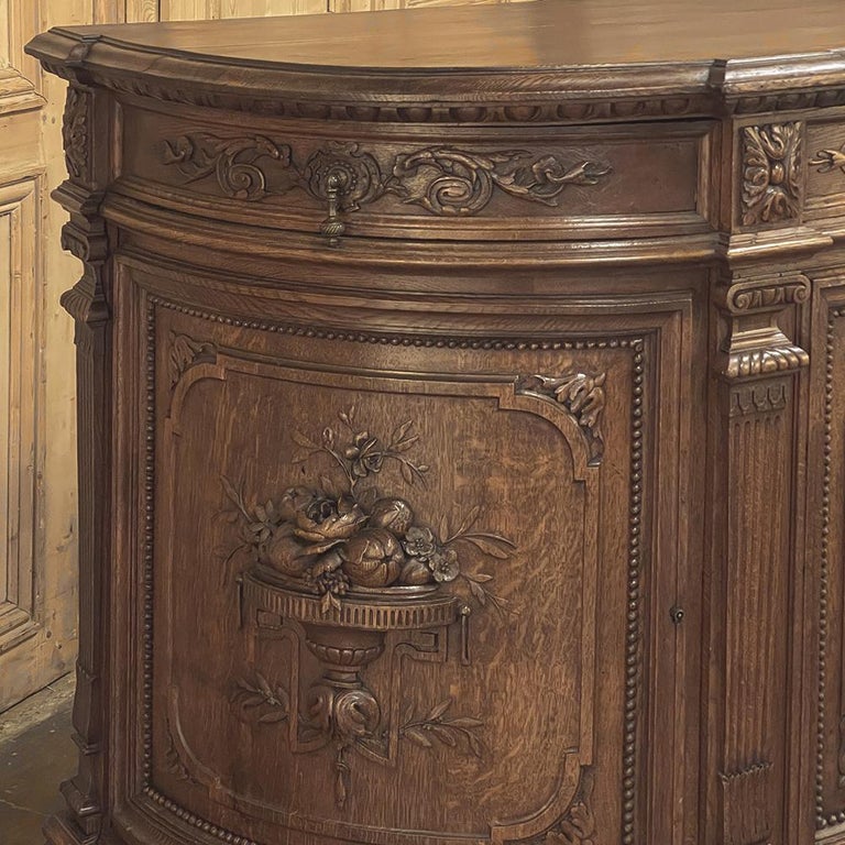 19th Century French Renaissance Buffet with Rounded Sides For Sale at ...