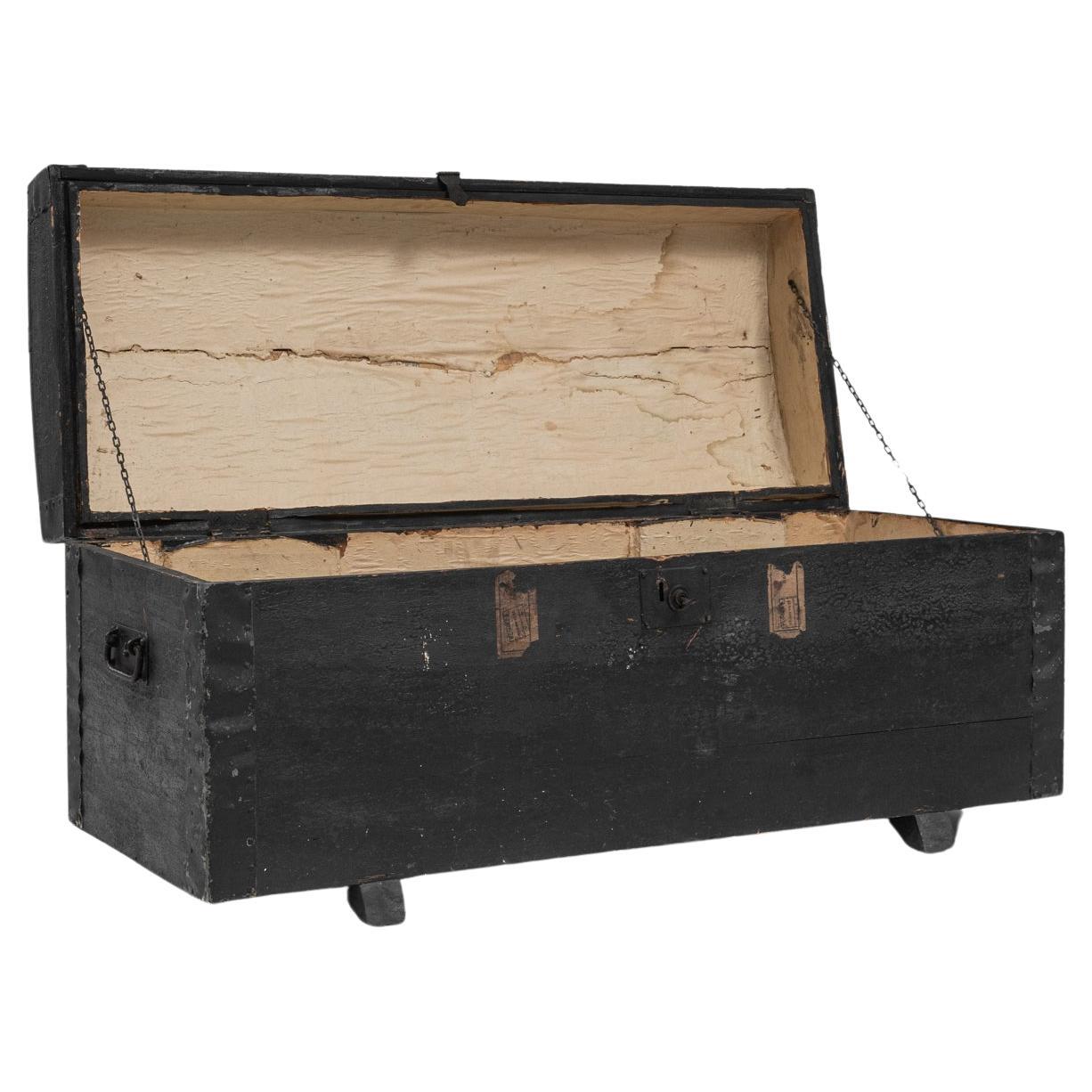19th Century French Wooden Trunk For Sale at 1stDibs