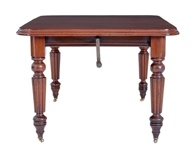 Table de salle à manger à rallonge victorienne en acajou du 19ème ...