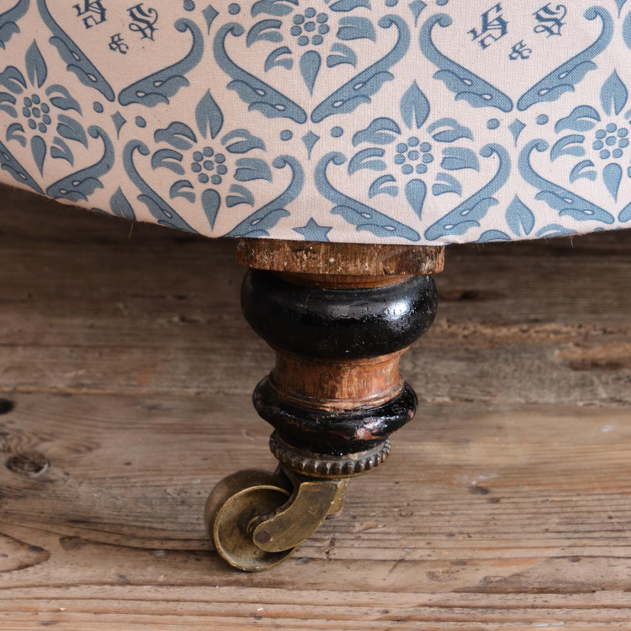19th century Howard and Sons Club Armchair For Sale at 1stDibs