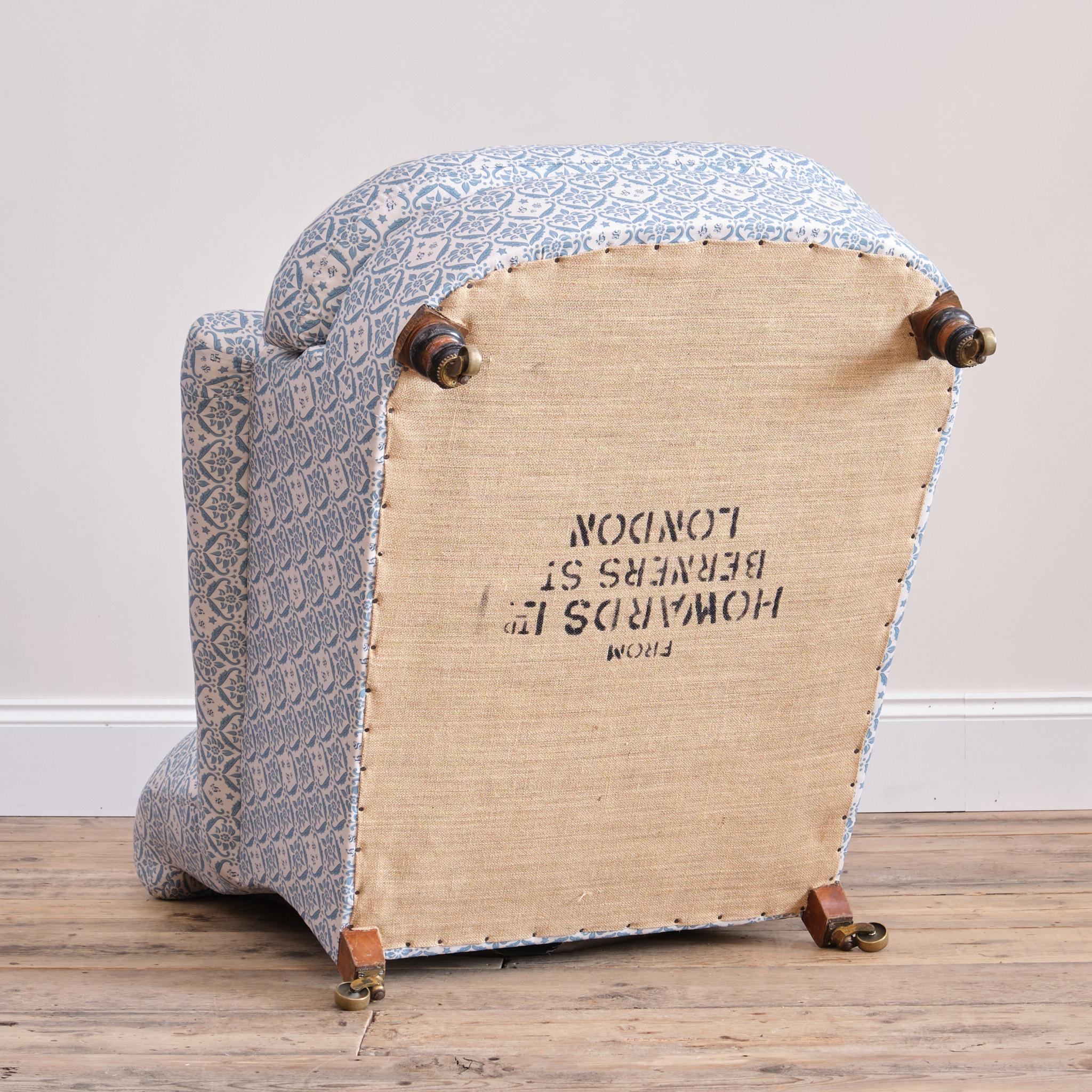 19th century Howard and Sons Club Armchair For Sale at 1stDibs