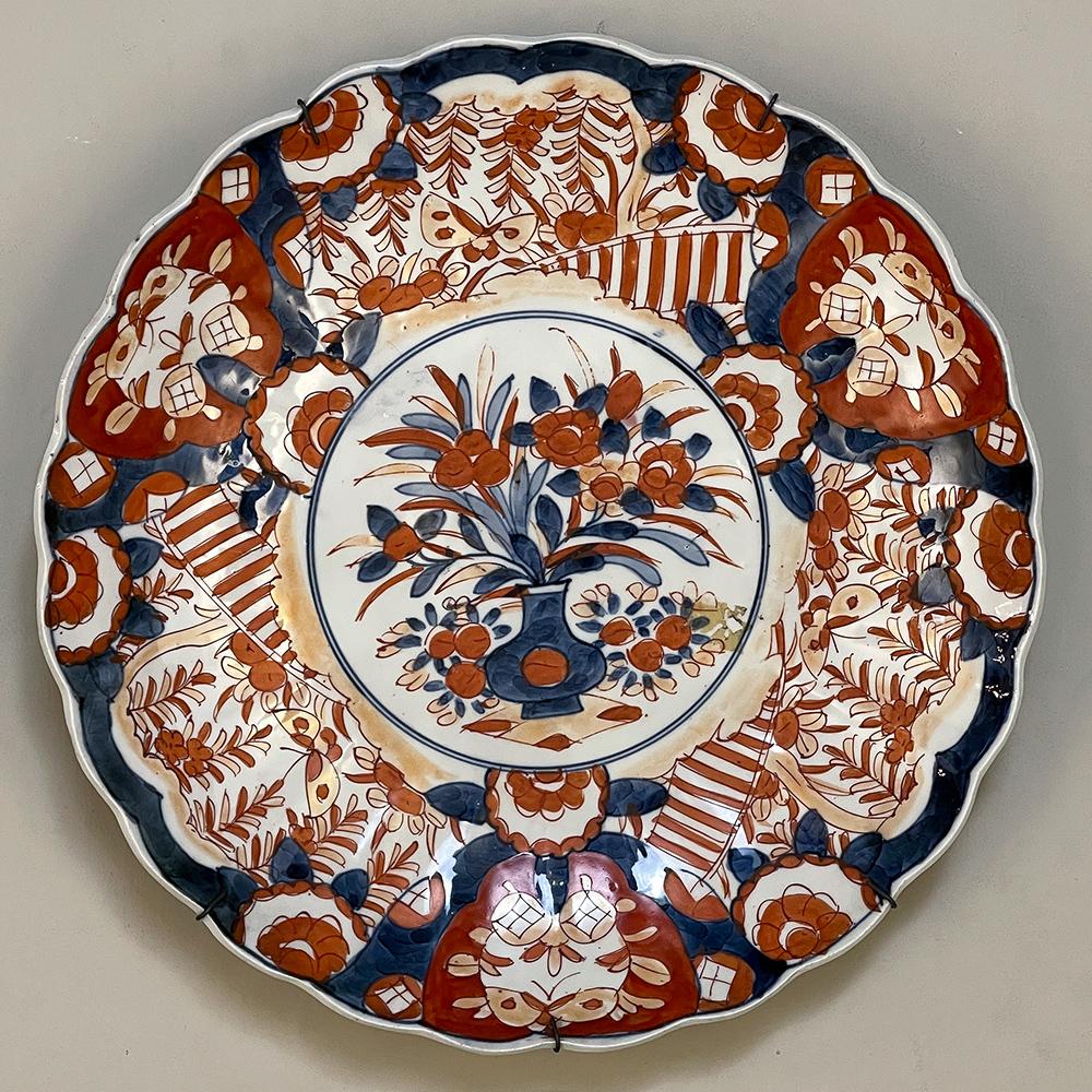 19th Century Imari Hand-Painted Charger For Sale at 1stDibs