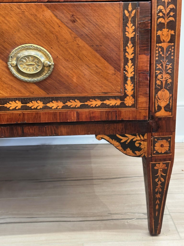19th Century Italian Neoclassical Commode For Sale at 1stDibs