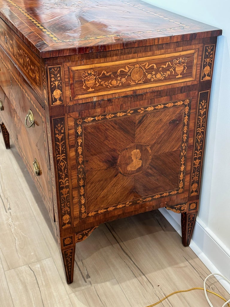 19th Century Italian Neoclassical Commode For Sale at 1stDibs