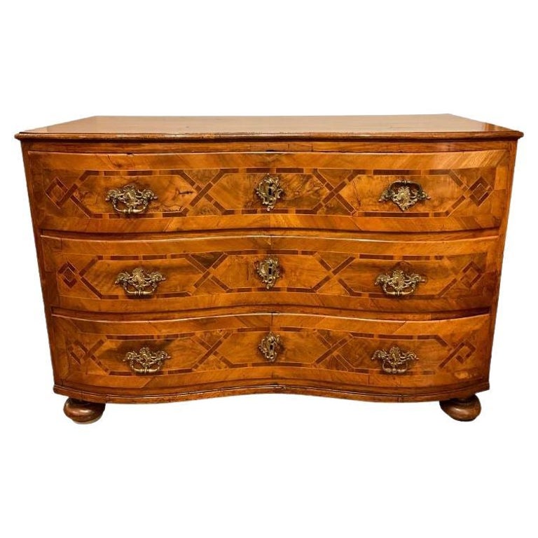 19th Century Italian Serpentine Chest For Sale at 1stDibs
