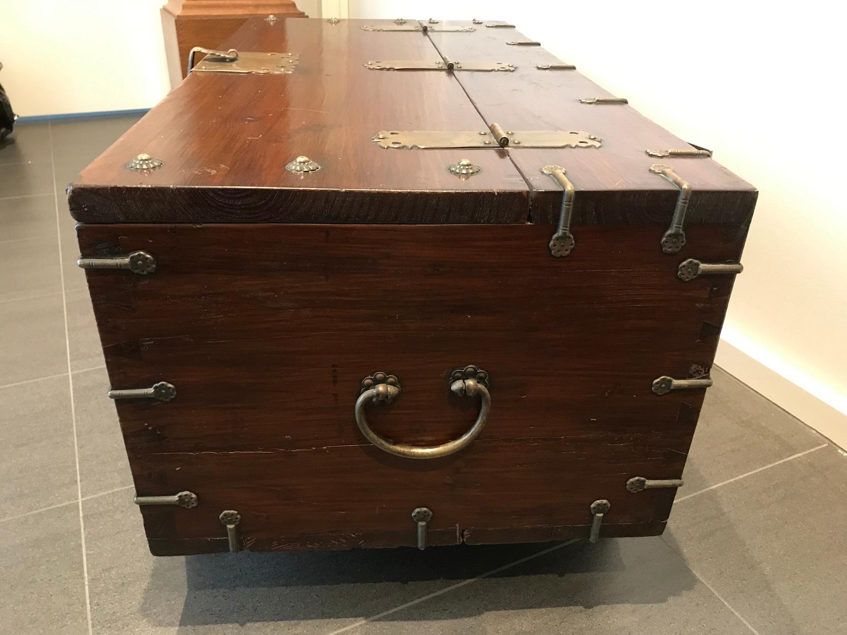 19th Century Japanese Wooden Trunk 'Karabitsu' at 1stDibs | japanese trunk