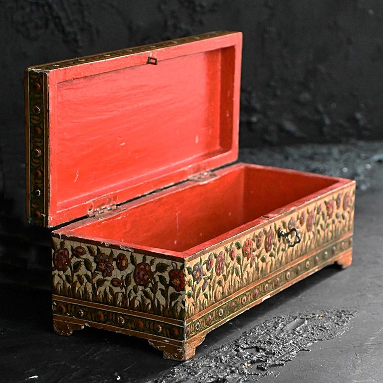 19th Century Kashmiri Hand Painted Trinket Box For Sale at 1stDibs