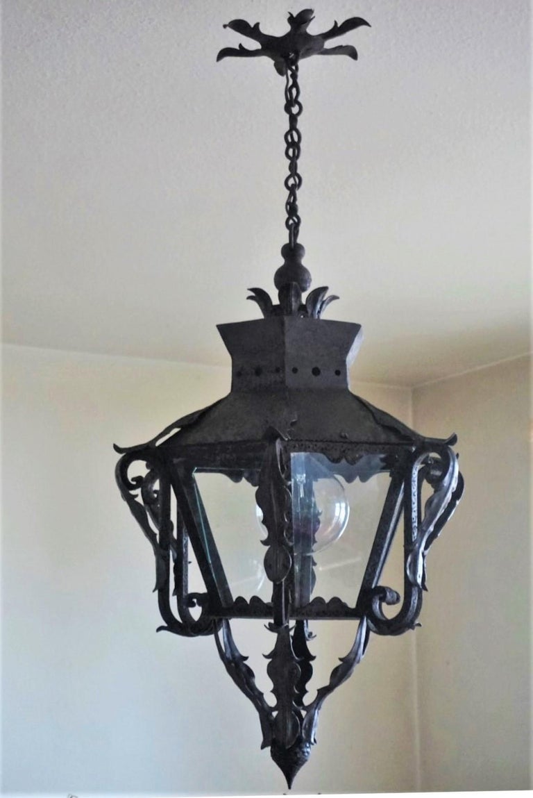 Große französische, handgeschmiedete, elektrifizierte Straßenlaterne ...