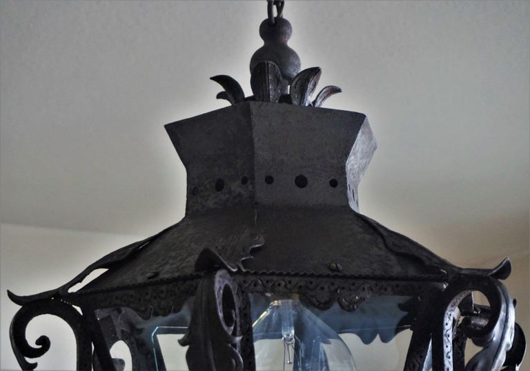 Große französische, handgeschmiedete, elektrifizierte Straßenlaterne ...